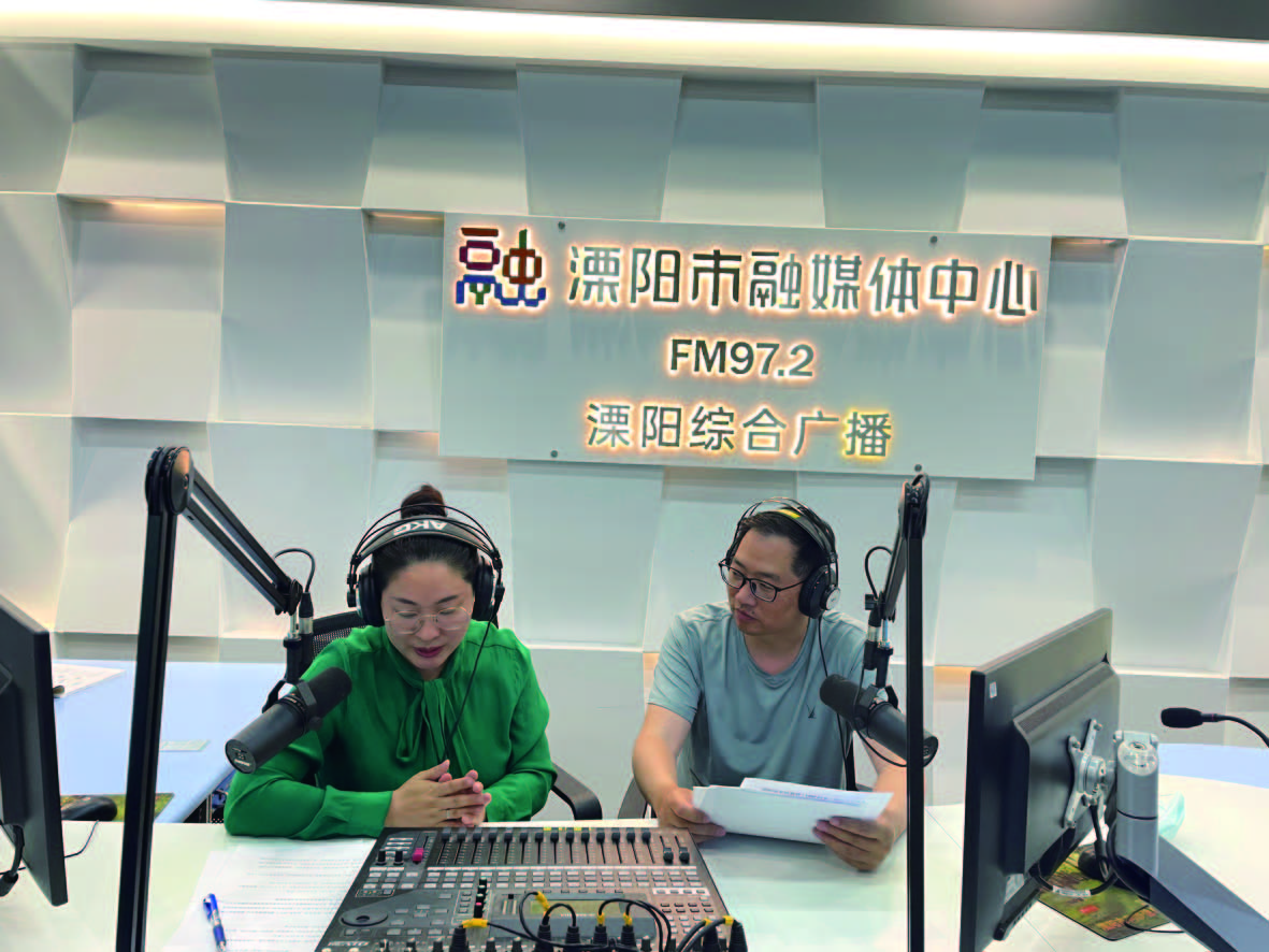 FM97.2溧阳综合广播直播间宣讲公积金新政--溧阳日报