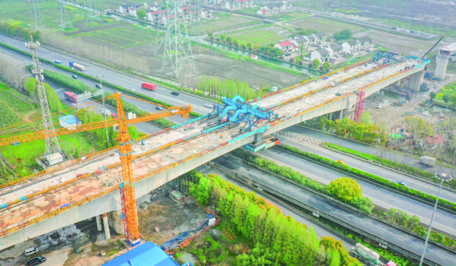 沪苏湖铁路跨G1503连续梁合龙--松江报
